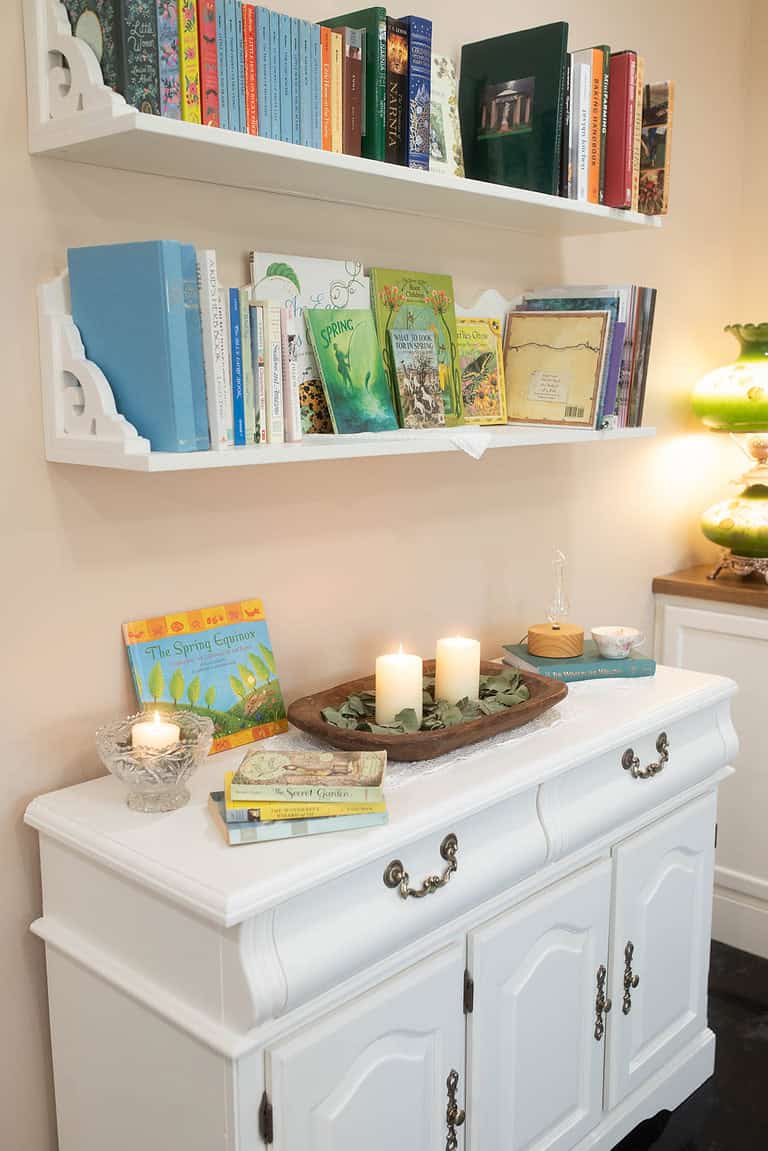 5 Simple Cozy Spring Cottage Decor Ideas You’ll Love - The Modern Day ...