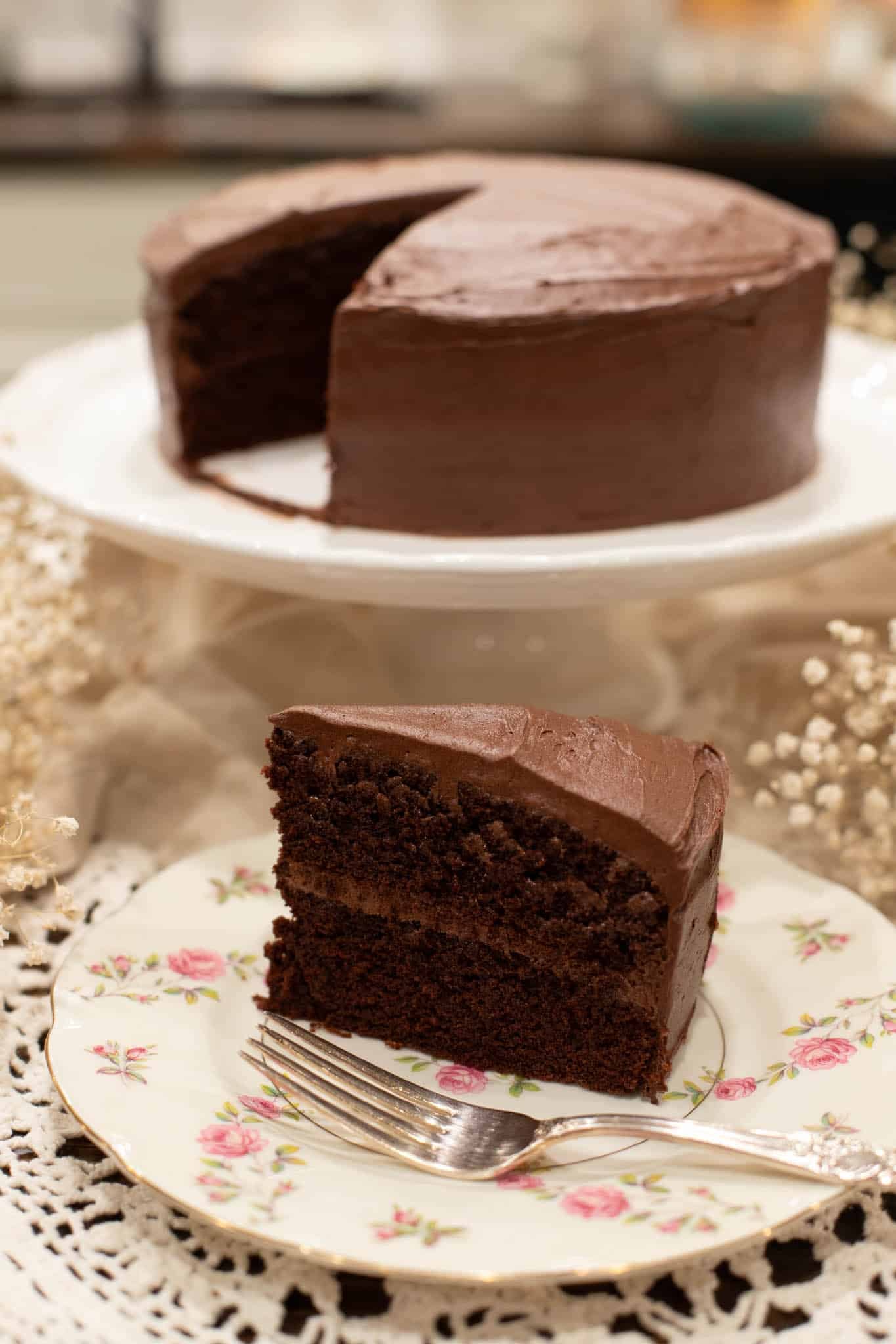 Rich & Creamy Chocolate Buttercream Frosting (Perfect for Cakes ...